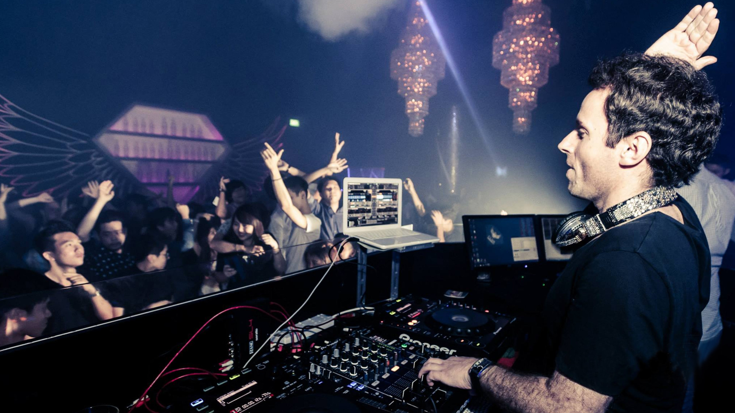 F Club Singapore – fashiontv.com